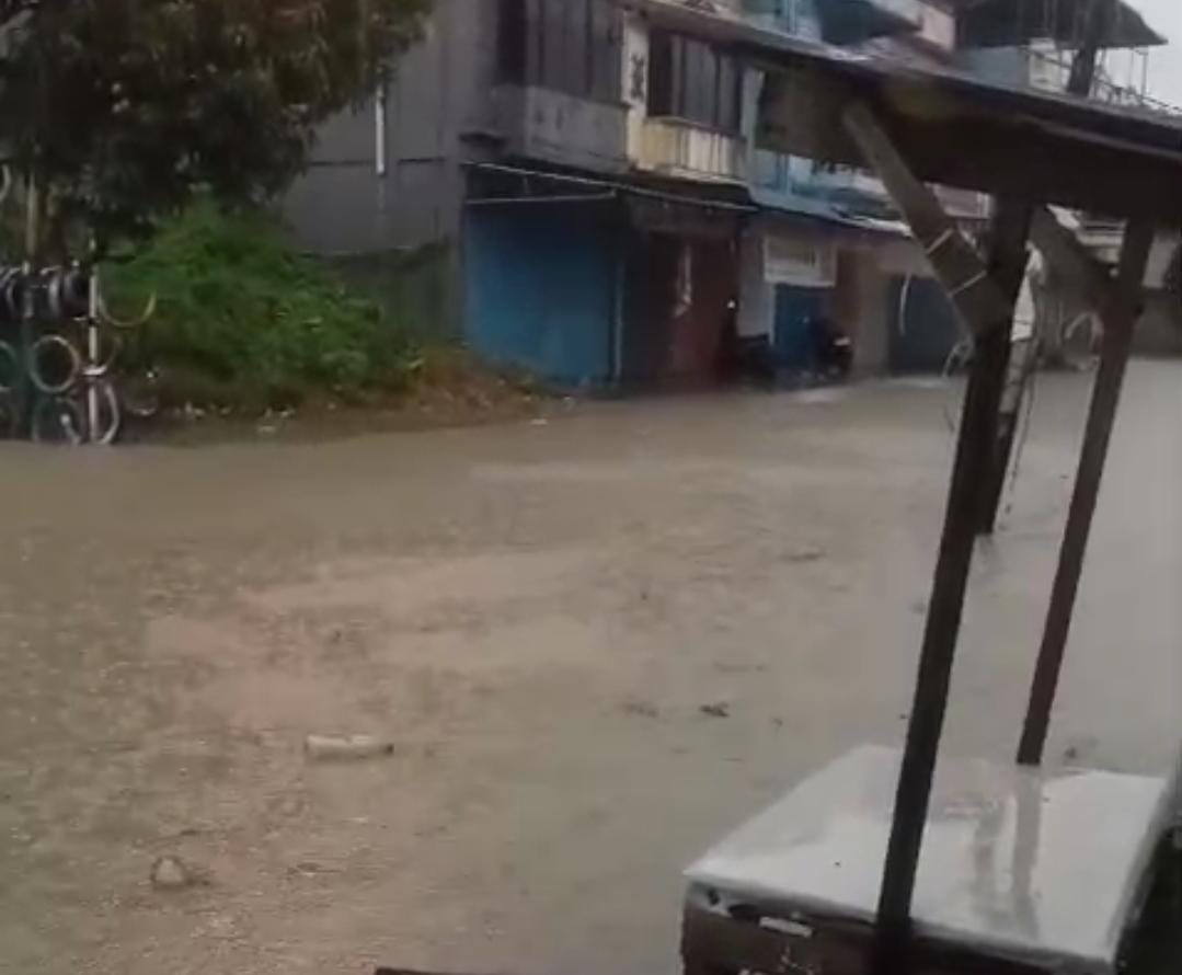 Diguyur Hujan Deras, Sejumlah Wilayah di Karimun Banjir - Alurnews.com