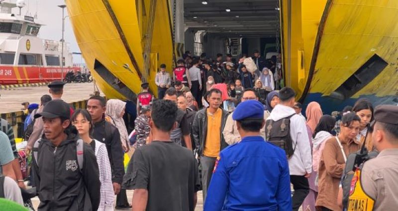 Pemkab Natuna Kawal Kelancaran Arus Balik Idulfitri di Pelabuhan Penagi - Alurnews.com